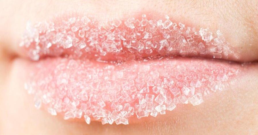 ¿Debes exfoliar los labios? ¡Sí!, pero aquí tienes la solución | Belleza