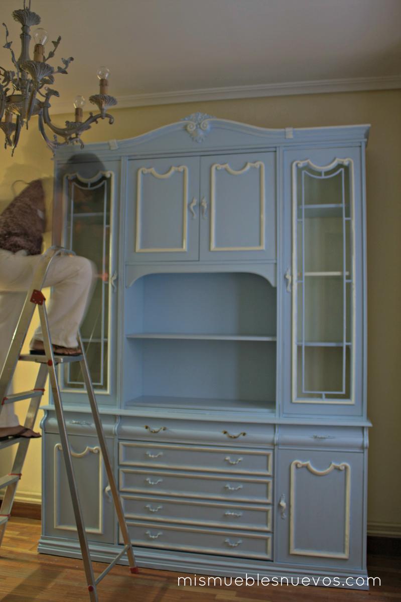 Mueble clásico de salón comedor pintado en azul | Decoración