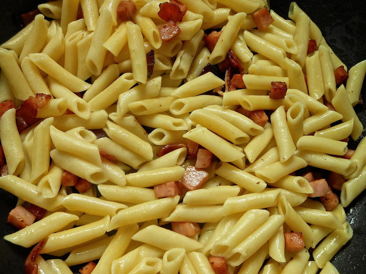 Pasta especiada con piñones | Cocina