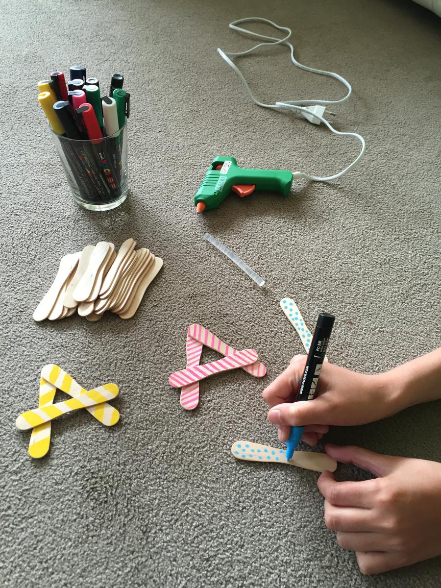 Letras con palitos de polo | Manualidades
