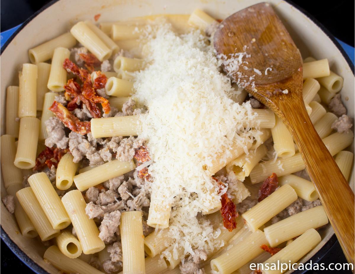 Pasta con carne molida de pavo y tomates secos | Cocina