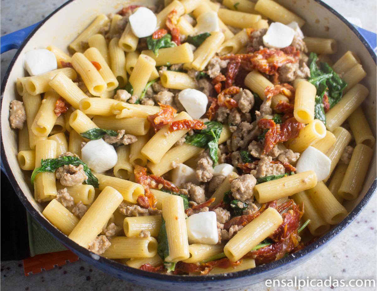 Pasta con carne molida de pavo y tomates secos | Cocina