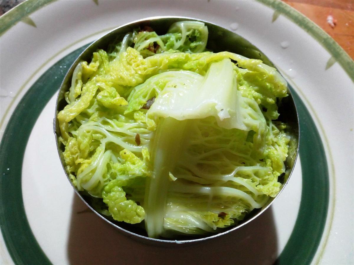 Repollo relleno de carne – Fagotto di verza ripiena di salsiccia | Cocina