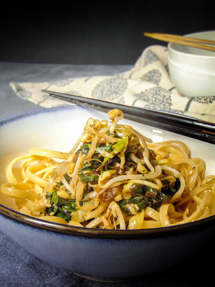 Tallarines estilo asiático con salteado de vegetales al wok | Cocina