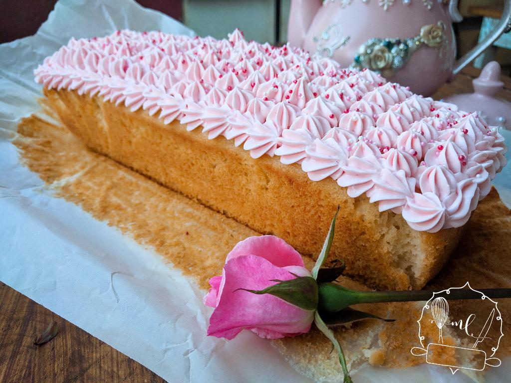 Bizcocho de rosas, delicado y diferente | Cocina