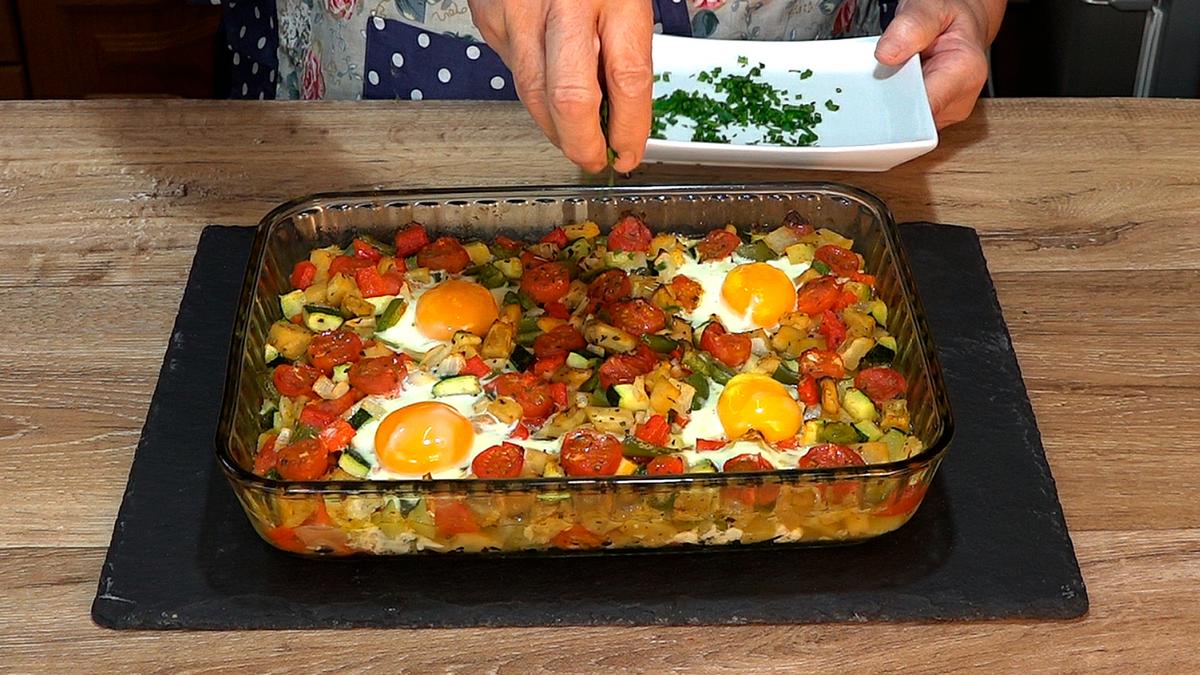 HUEVOS CON VERDURAS AL HORNO. Loli Domínguez | Cocina