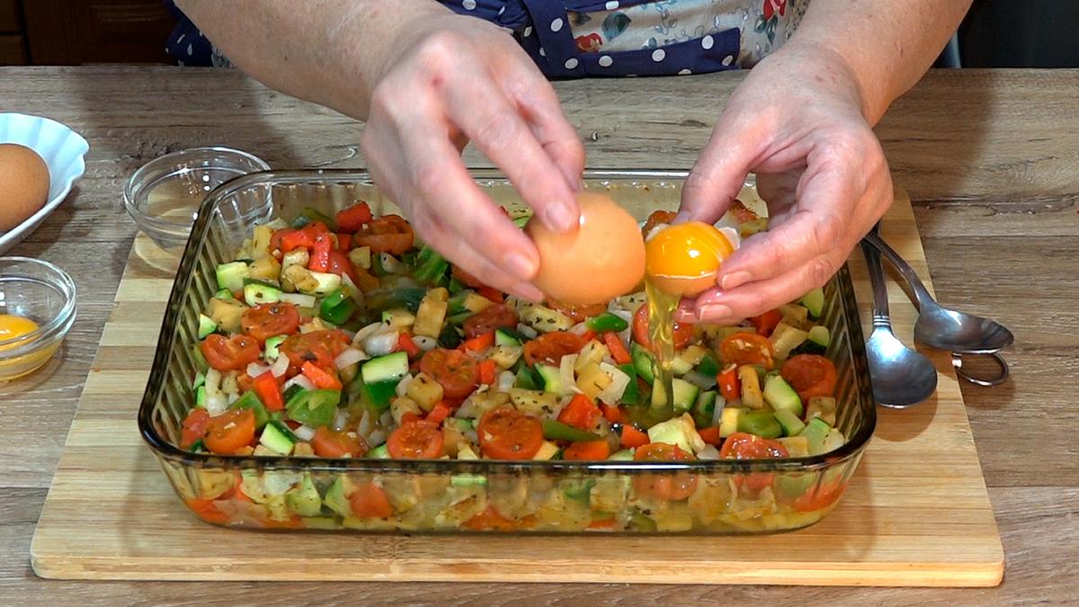 HUEVOS CON VERDURAS AL HORNO. Loli Domínguez | Cocina
