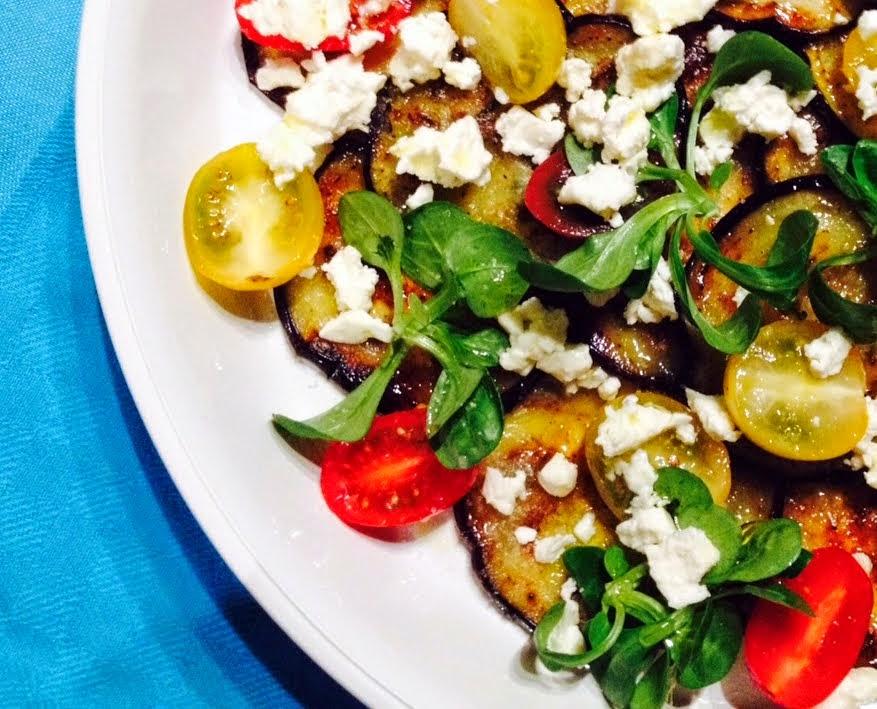 Ensalada Templada De Berenjenas Tomates Cherry Canónigos Y Queso Feta