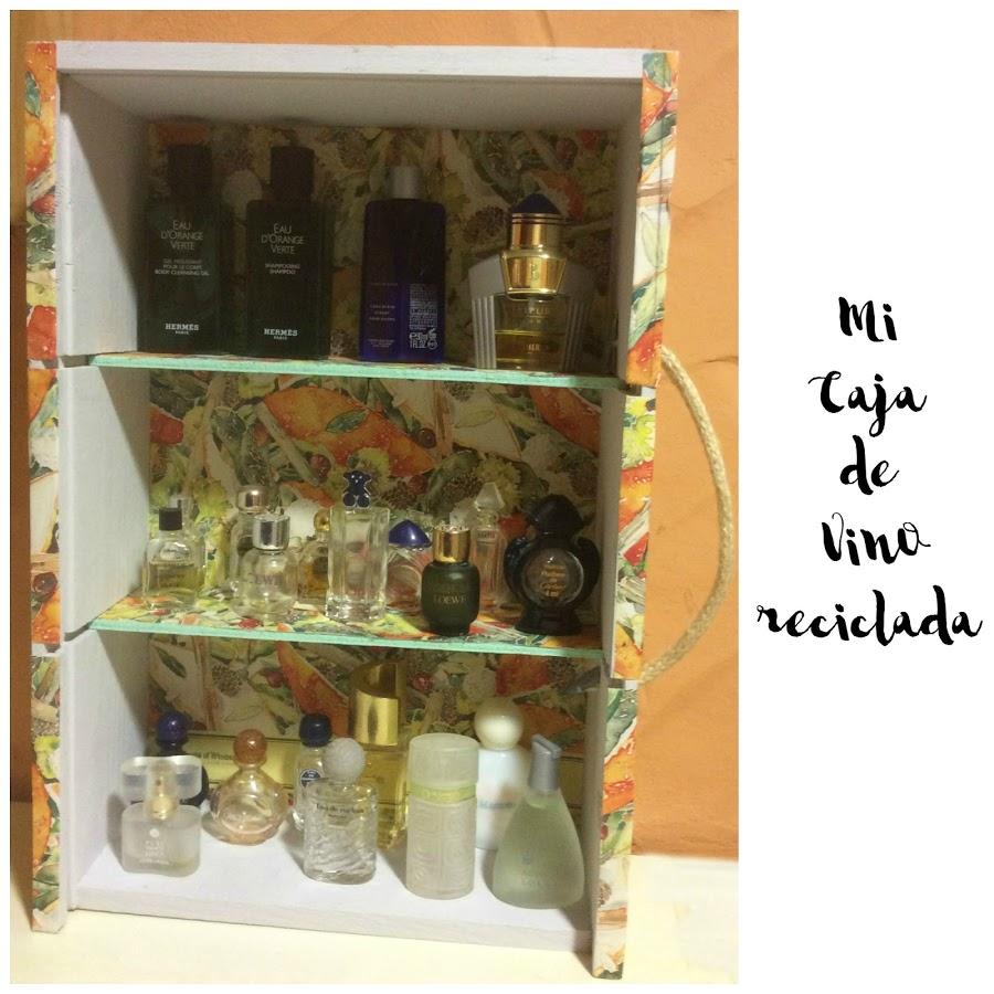 Caja de vino en estantería reciclada | Manualidades