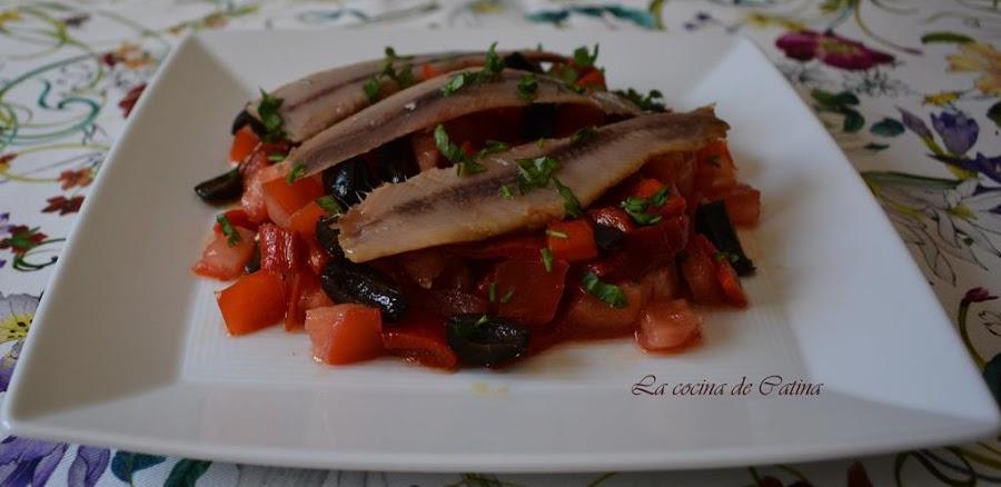 Ensalada de filetes de sardinas en aceite de oliva con pimientos del ...