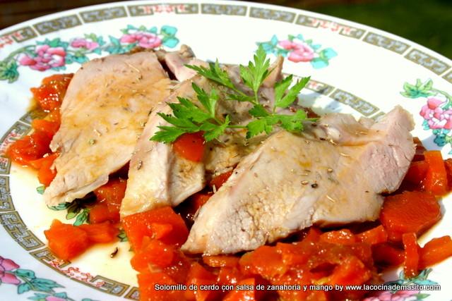 Solomillo de cerdo con guarnición de zanahoria y mango caramelizado ...