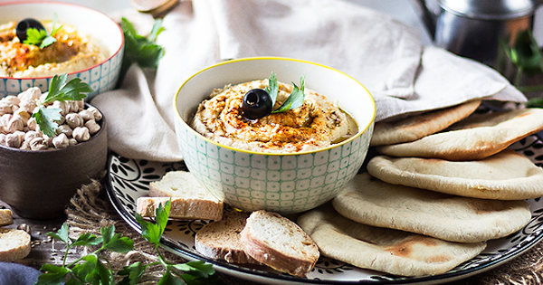 Hummus con pan de pita casero, un aperitivo inigualable | Cocina