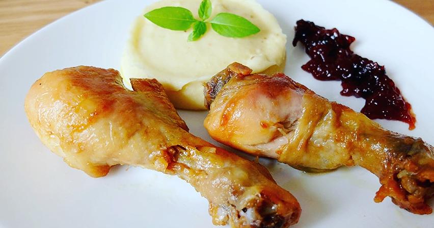 Pollo confitado con puré de patata y confitura de ciruela | Cocina