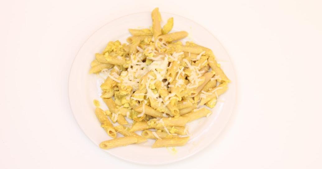 Pasta integral con pollo, calabacín y cúrcuma | Cocina