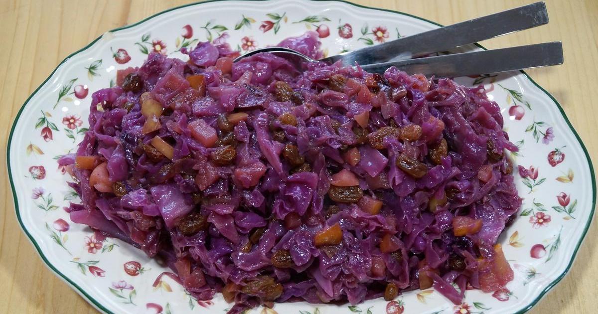 Receta de col lombarda con pasas y manzana | Cocina