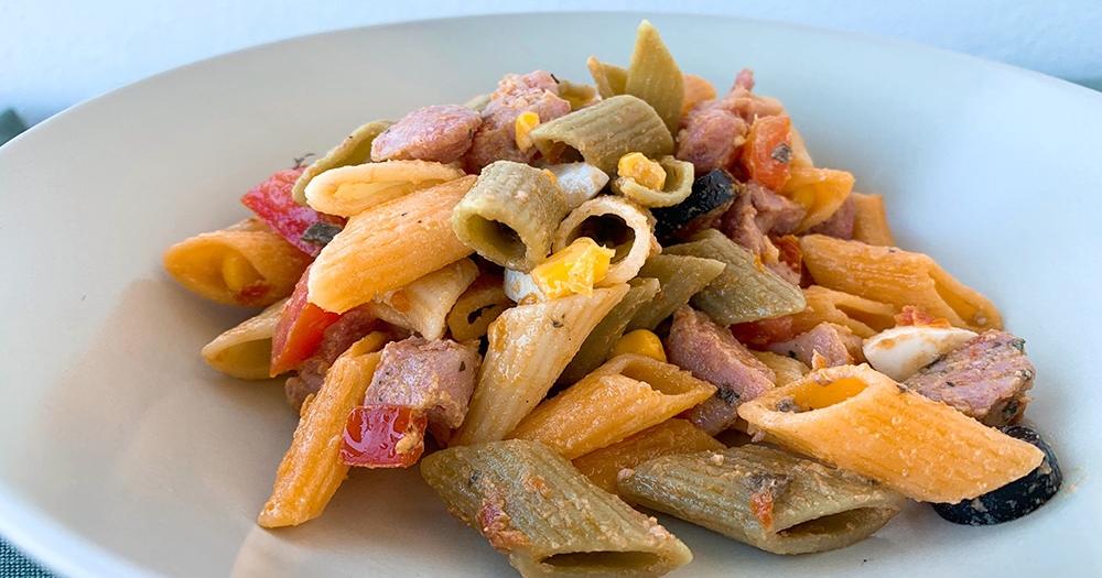 Ensalada de pasta con pavo al ajillo | Cocina