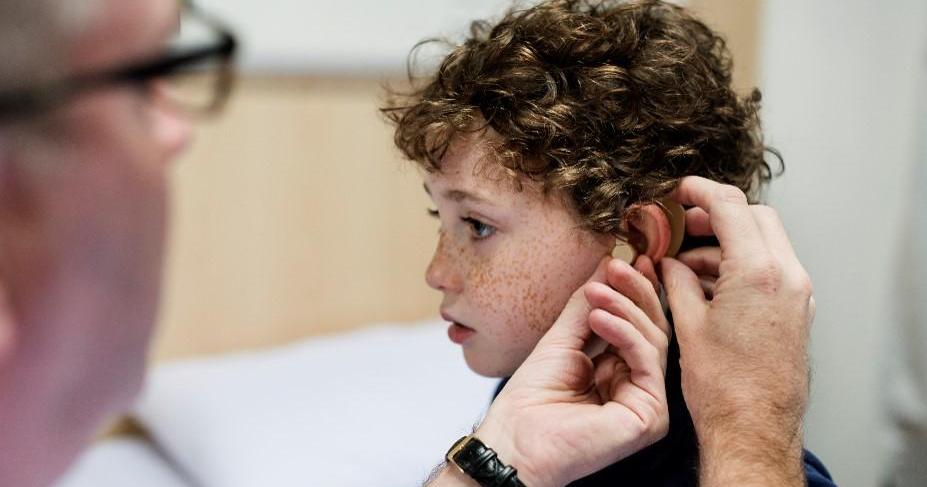 Hipoacusia en niños: Causas, cuidados y recomendaciones | Padres