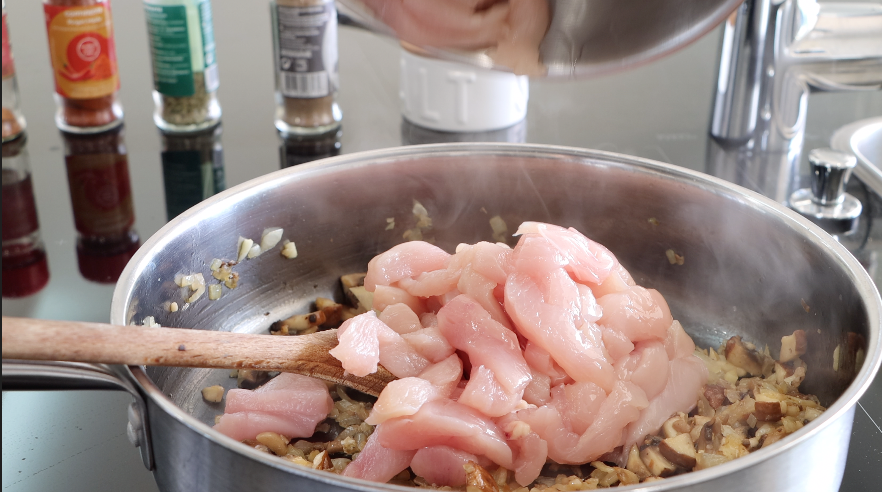 La receta de un restaurante caro! Pechuga de pollo es suave como ...